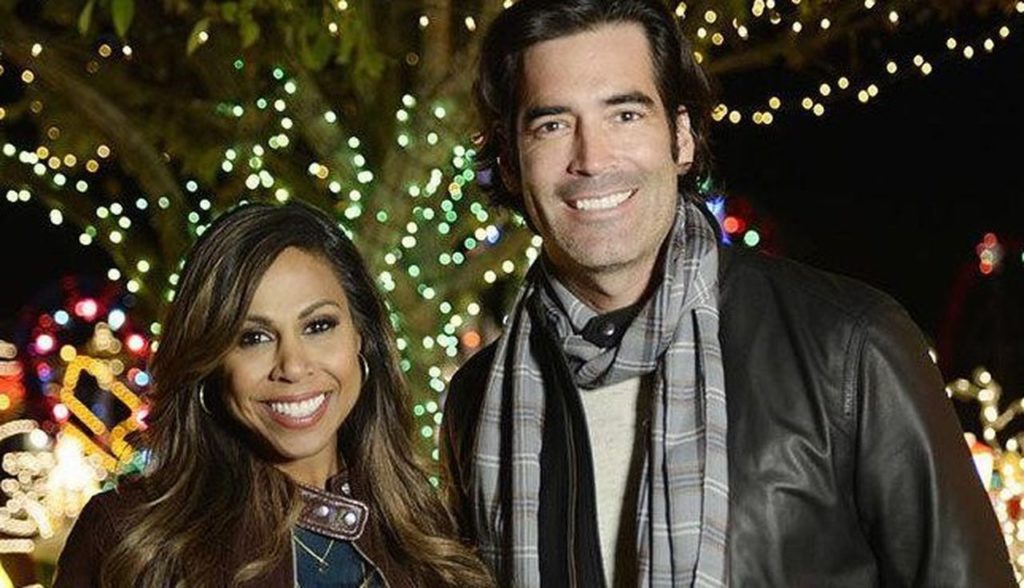 The Great Christmas Light Fight: North Ridgeville, Raleigh, Corpus ...